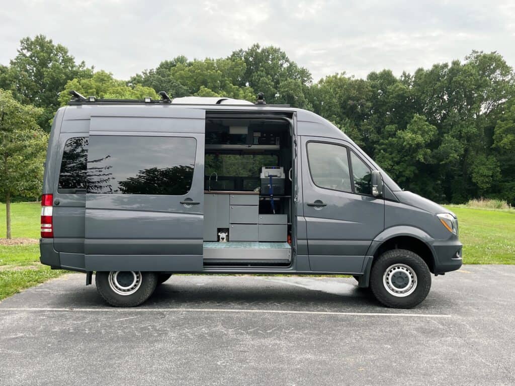 2018 Freightliner (Mercedes) 4X4 Sprinter 4-Season Campervan - Vanlife ...