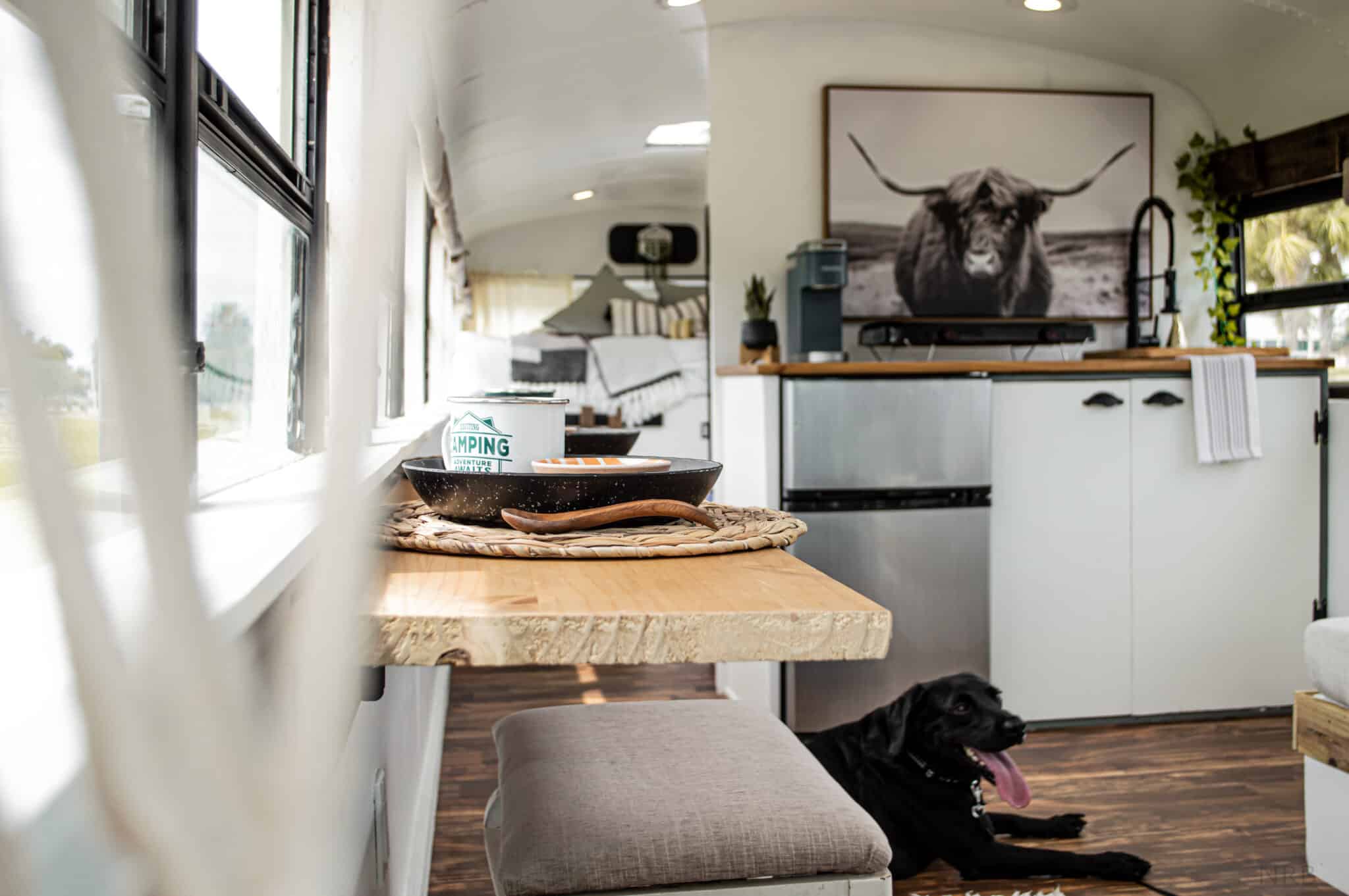 Hilly – Fully Converted Off-Grid Skoolie - Vanlife Trader