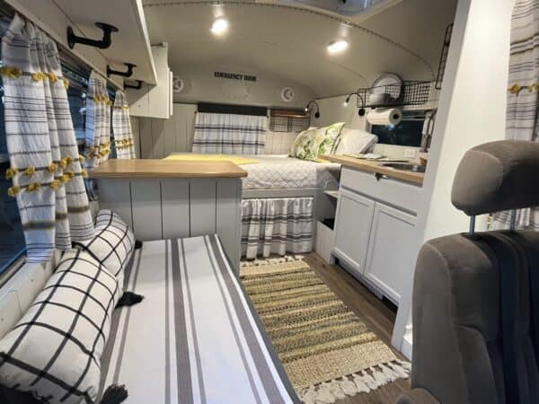 Stubby the Short Bus - Vanlife Trader