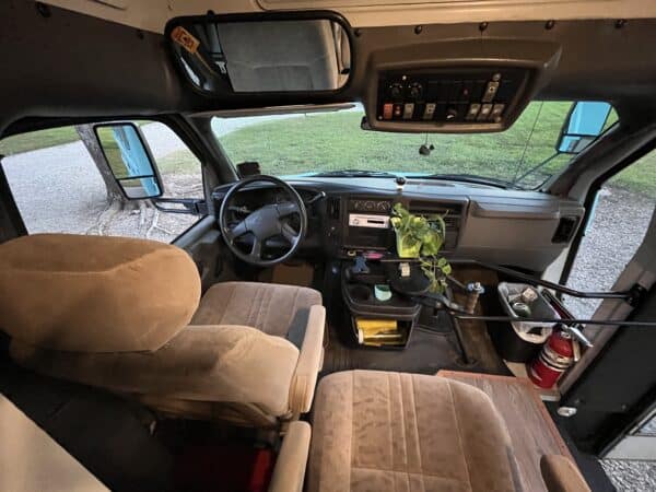 Stubby the Short Bus - Vanlife Trader