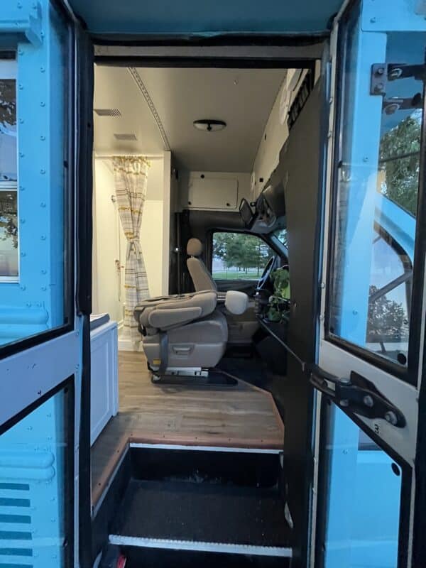 Stubby the Short Bus - Vanlife Trader