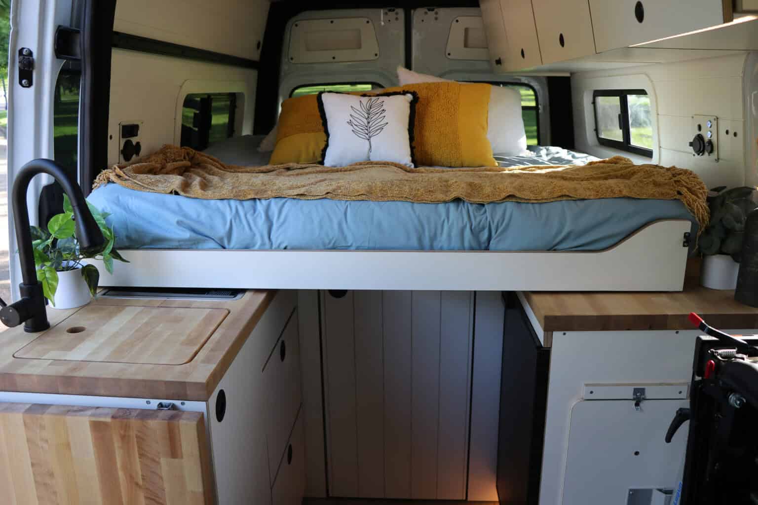 Featherbuilt - Vanlife Trader