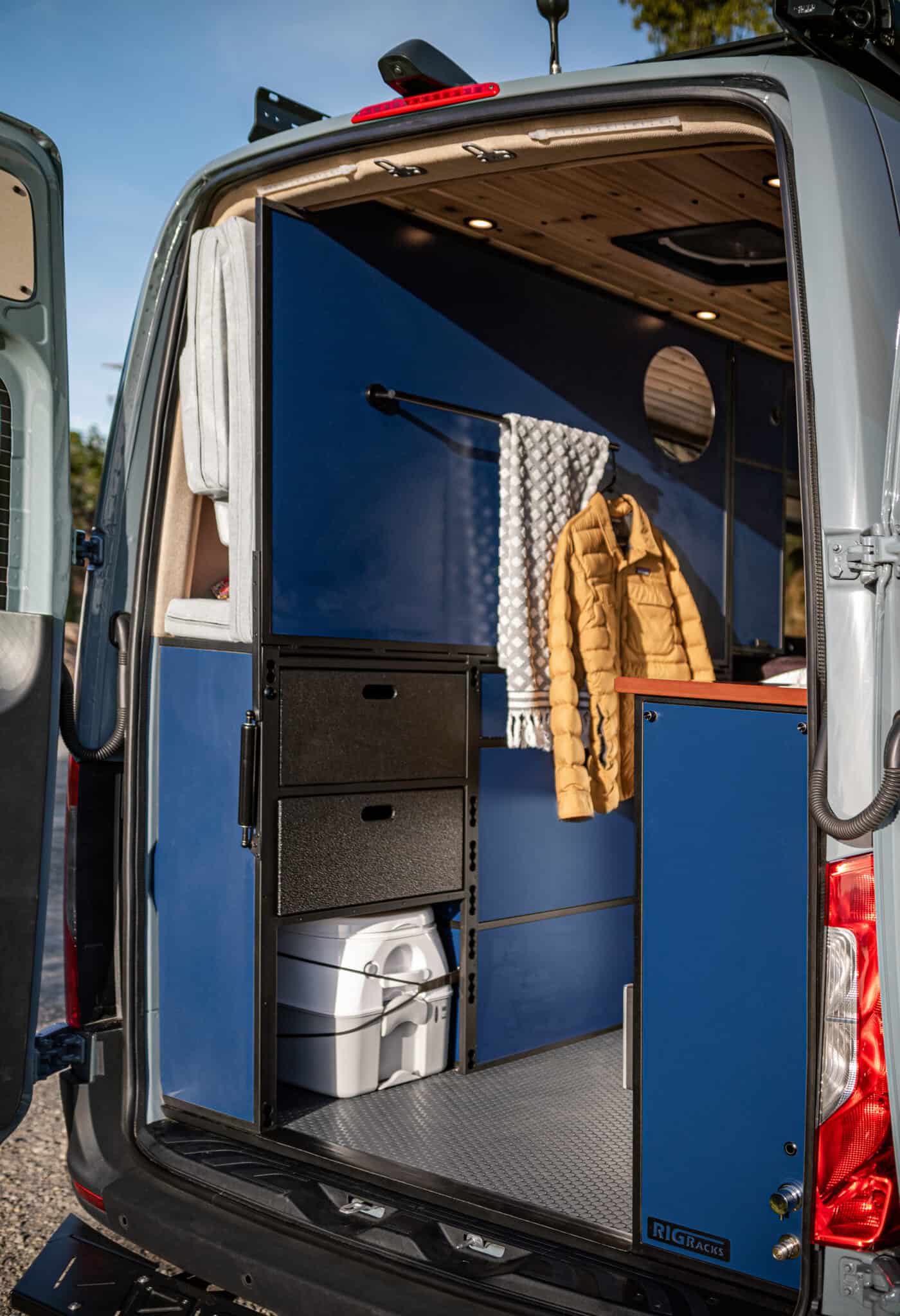 4×4 144″ Sprinter / 4-Season / 4-Sleeper / Unique Professional Build ...