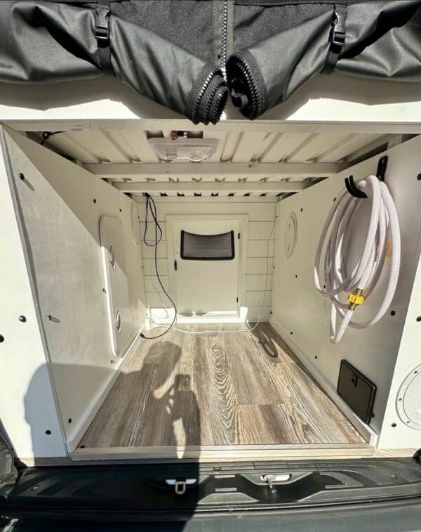 2022 Mercedes Sprinter w solar, shower, rear 12V AC (off grid capable ...