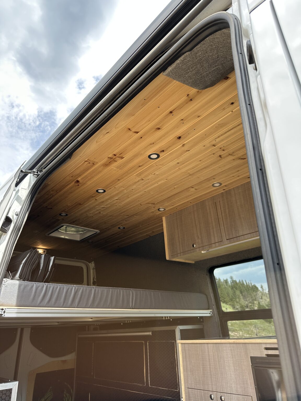 2020 Mercedes Sprinter, Turbo Diesel 4×4 - Vanlife Trader
