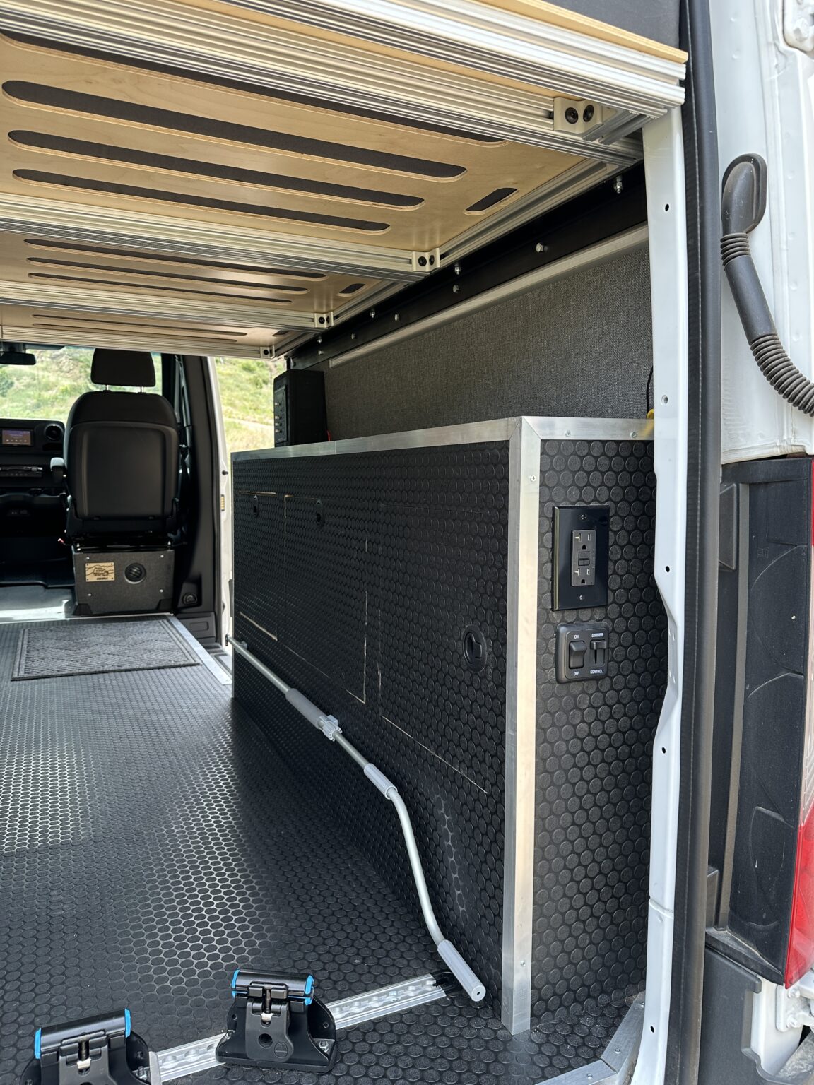 2020 Mercedes Sprinter, Turbo Diesel 4×4 - Vanlife Trader