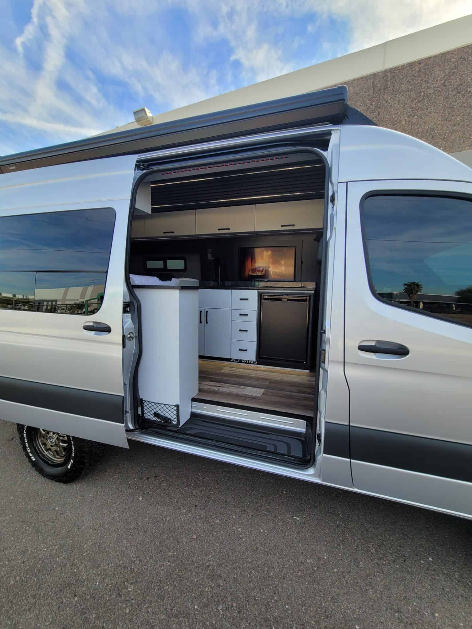 Custom Mercedes-Benz Sprinter 4×4 - Vanlife Trader