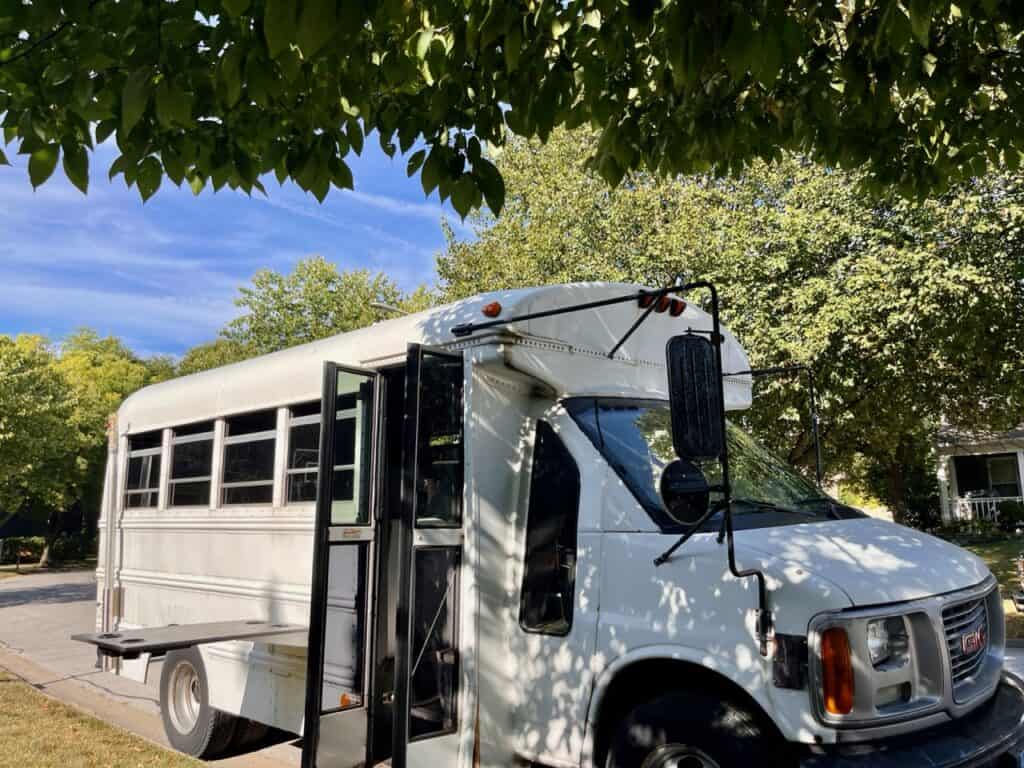 Versatile Camper Bus! 2000 GMC Bus 2WD - Vanlife Trader