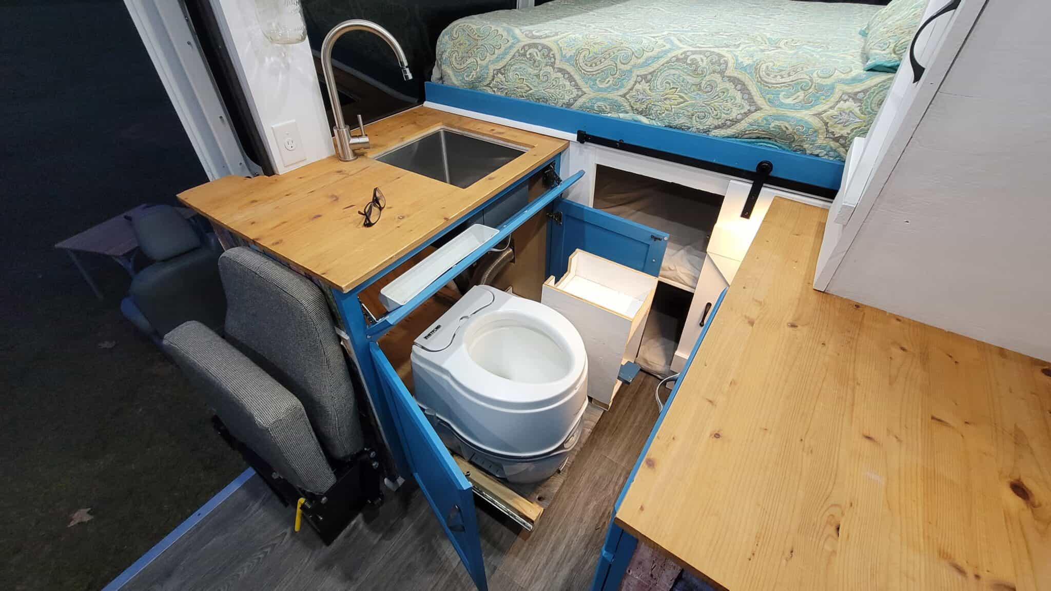 2016 Ram Promaster Family + Dog / Seats 5 / Sleeps 4-5 - Vanlife Trader