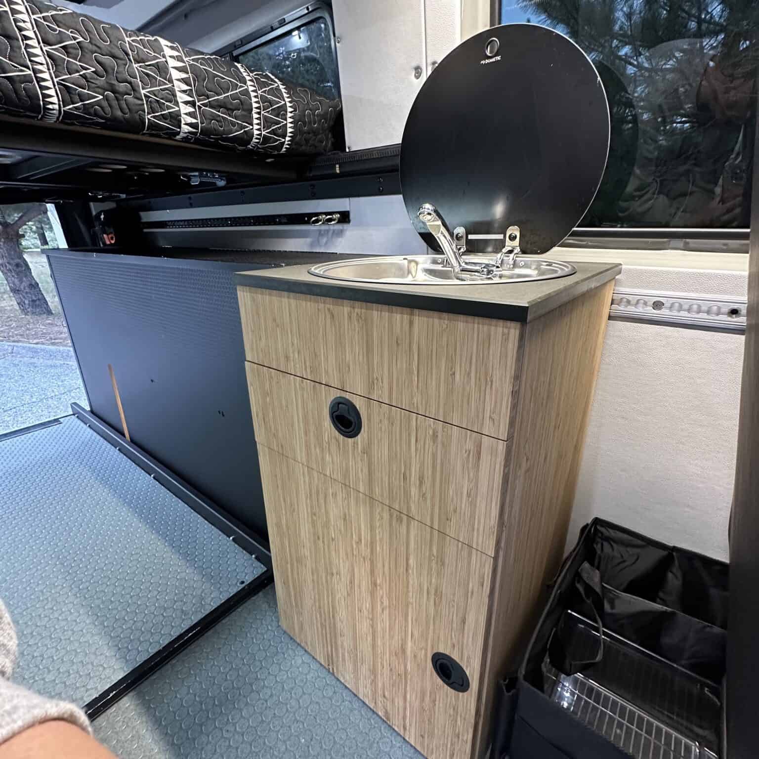 Fully Loaded Option Seat 4 – Sleep 4 – Family Van 4×4 - Vanlife Trader