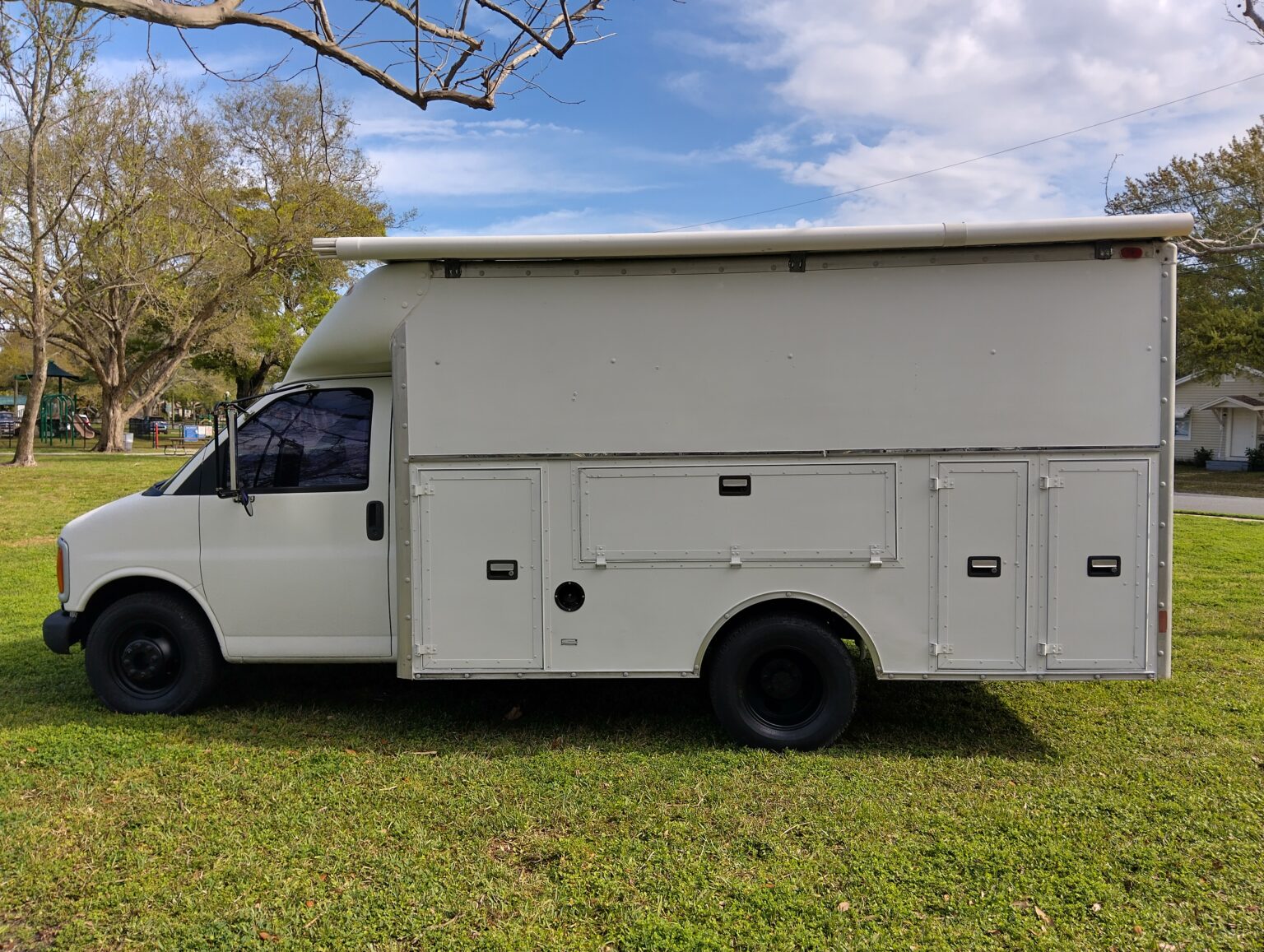 STEALTH BOX TRUCK tiny home 1998 Chevy 3500 cutaway 12×8' 21ft total ...