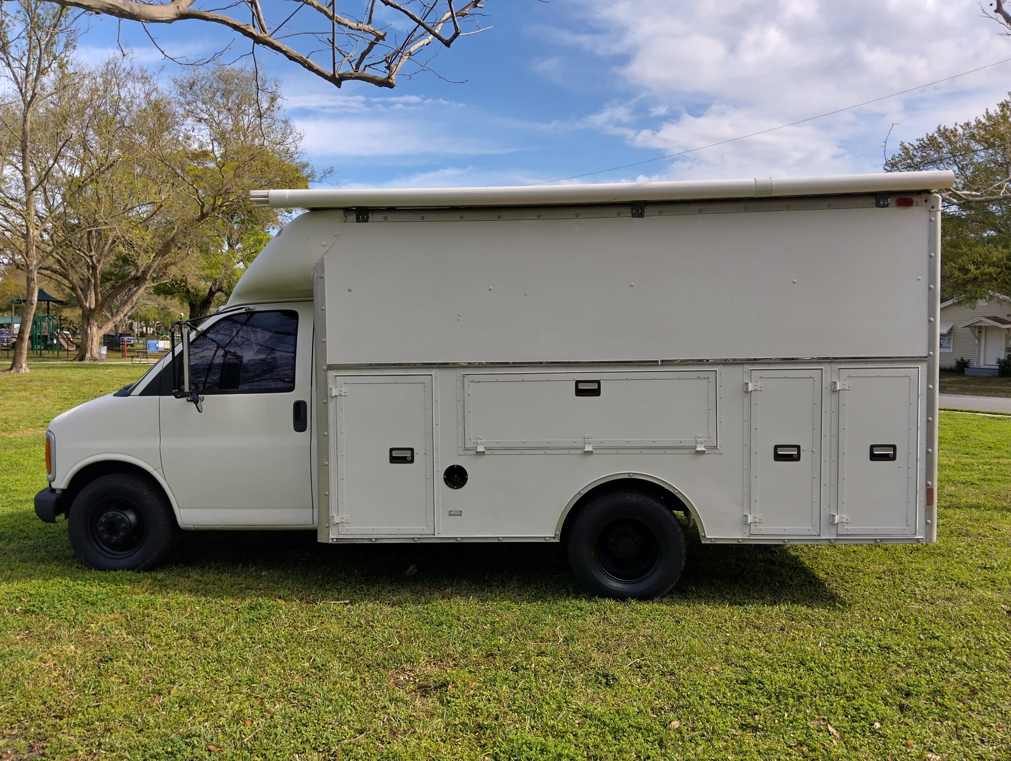 STEALTH BOX TRUCK tiny home 1998 Chevy 3500 cutaway 12×8' 21ft total ...