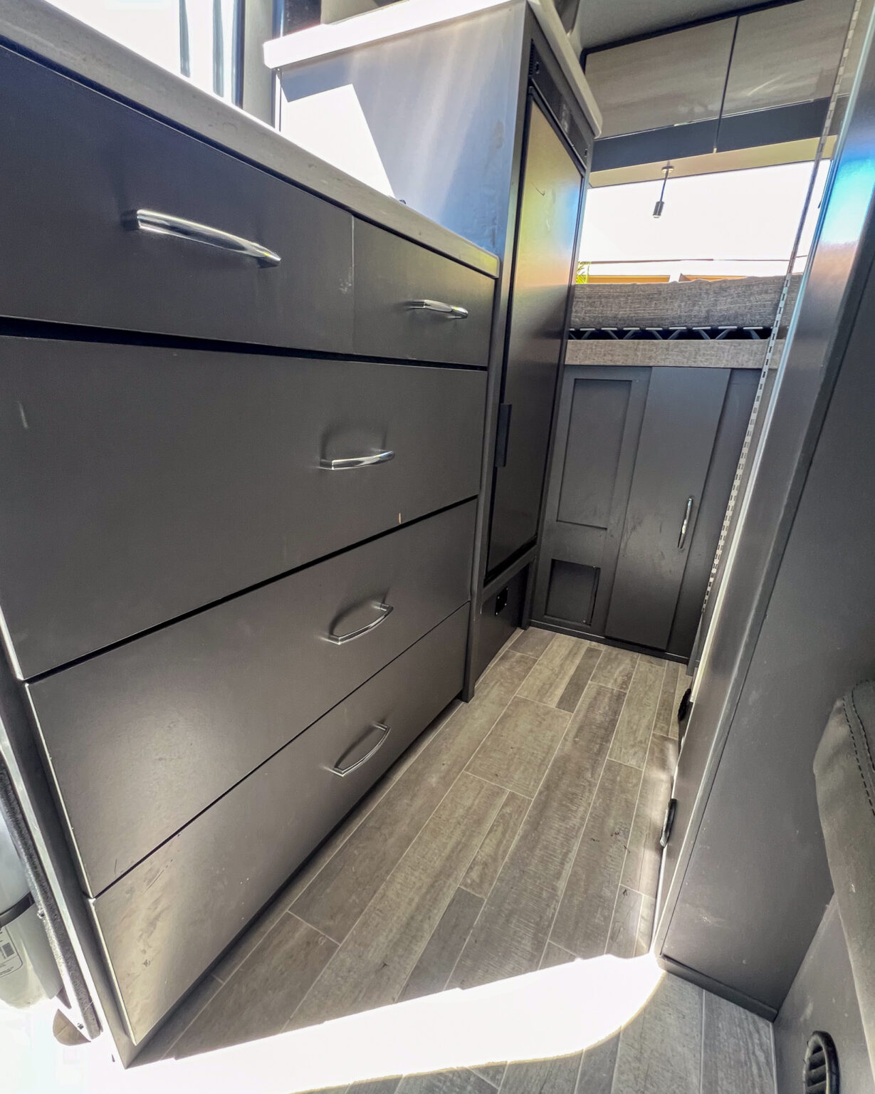 2020 Mercedes Sprinter 4×4 | 2022 Thor Sanctuary - Vanlife Trader