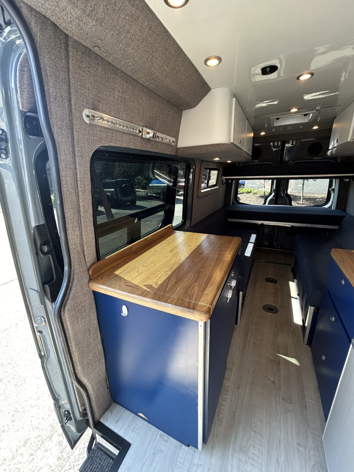Loaded 4WD MB Sprinter – 170 Extended – Sleeps 4 / Seats 10! - Vanlife ...