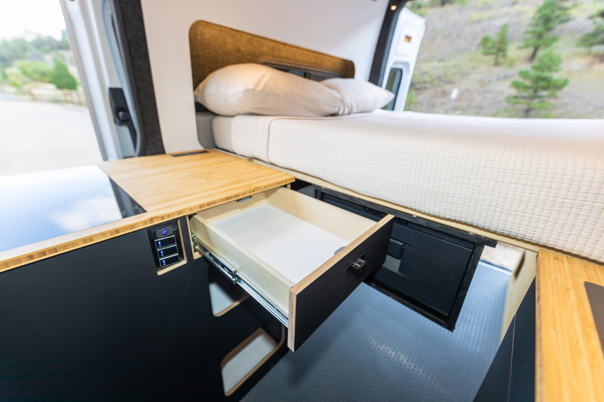 2021 Geotrek Convoy – Mercedes Sprinter 144 - Vanlife Trader