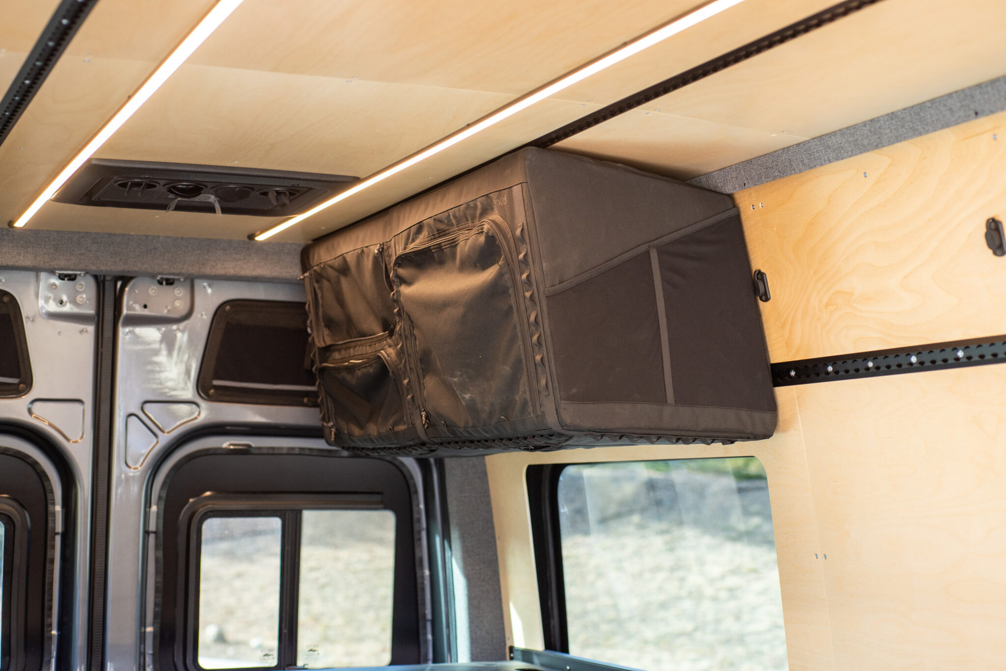 Mercedes Sprinter 4×4 – Venturhaus Modular Van System - Vanlife Trader