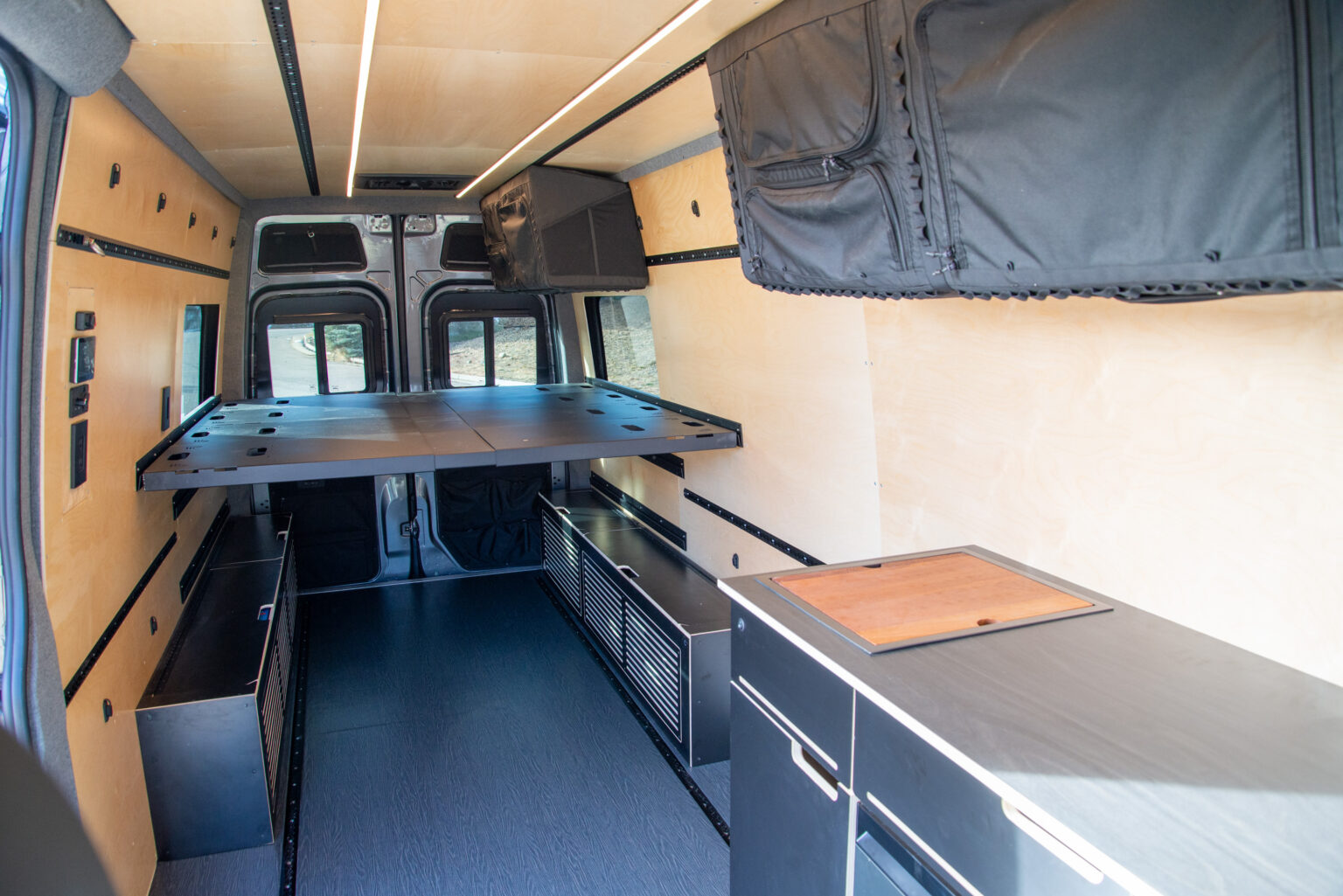 Mercedes Sprinter 4×4 – Venturhaus Modular Van System - Vanlife Trader