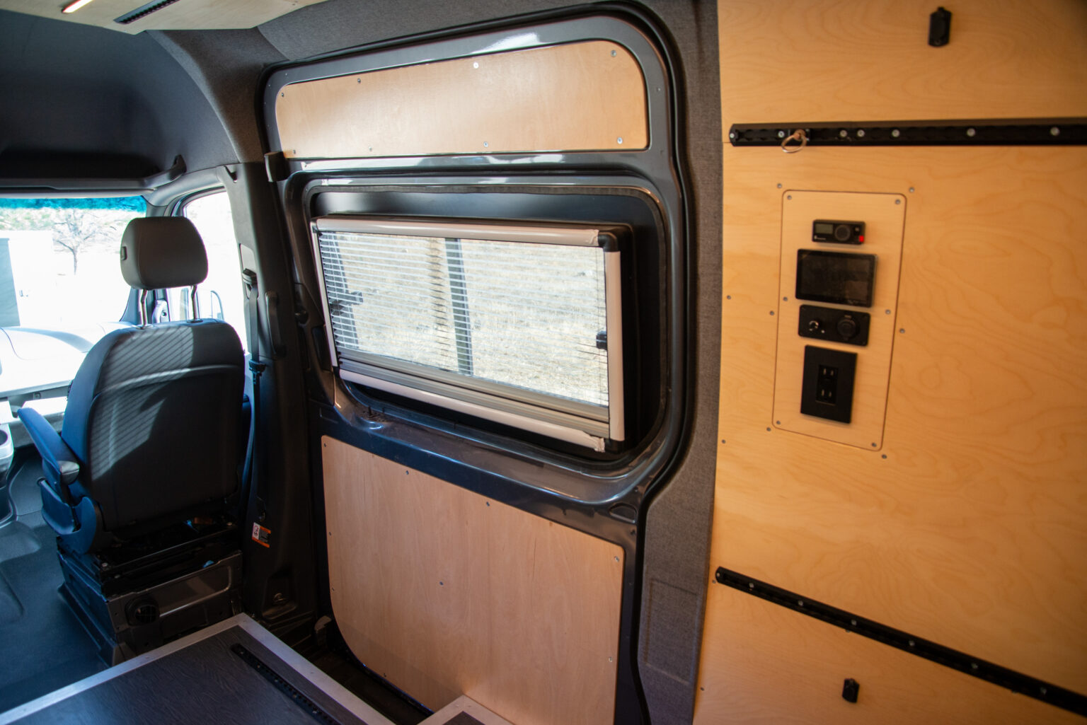 Mercedes Sprinter 4×4 – Venturhaus Modular Van System - Vanlife Trader