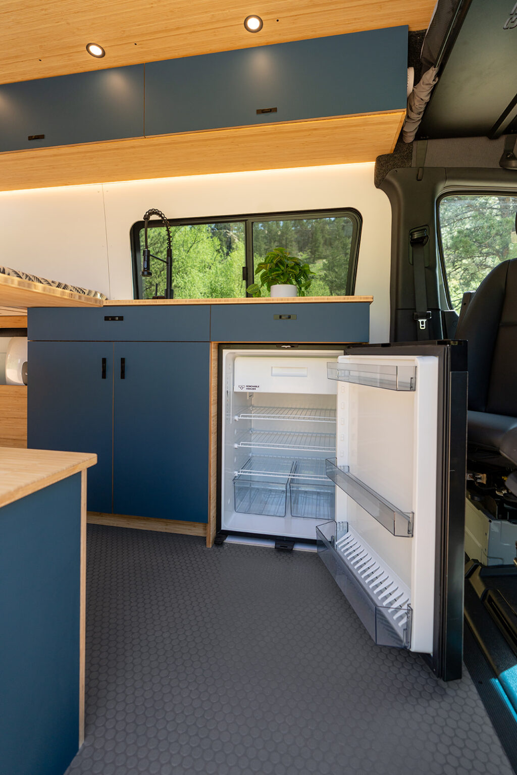 2025 Geotrek Bear Peak Sprinter 144 AWD - Vanlife Trader