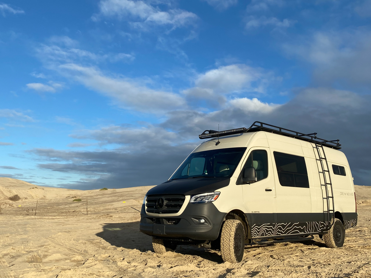 2000 4X4 fully off-grid Mercedes Sprinter - Vanlife Trader
