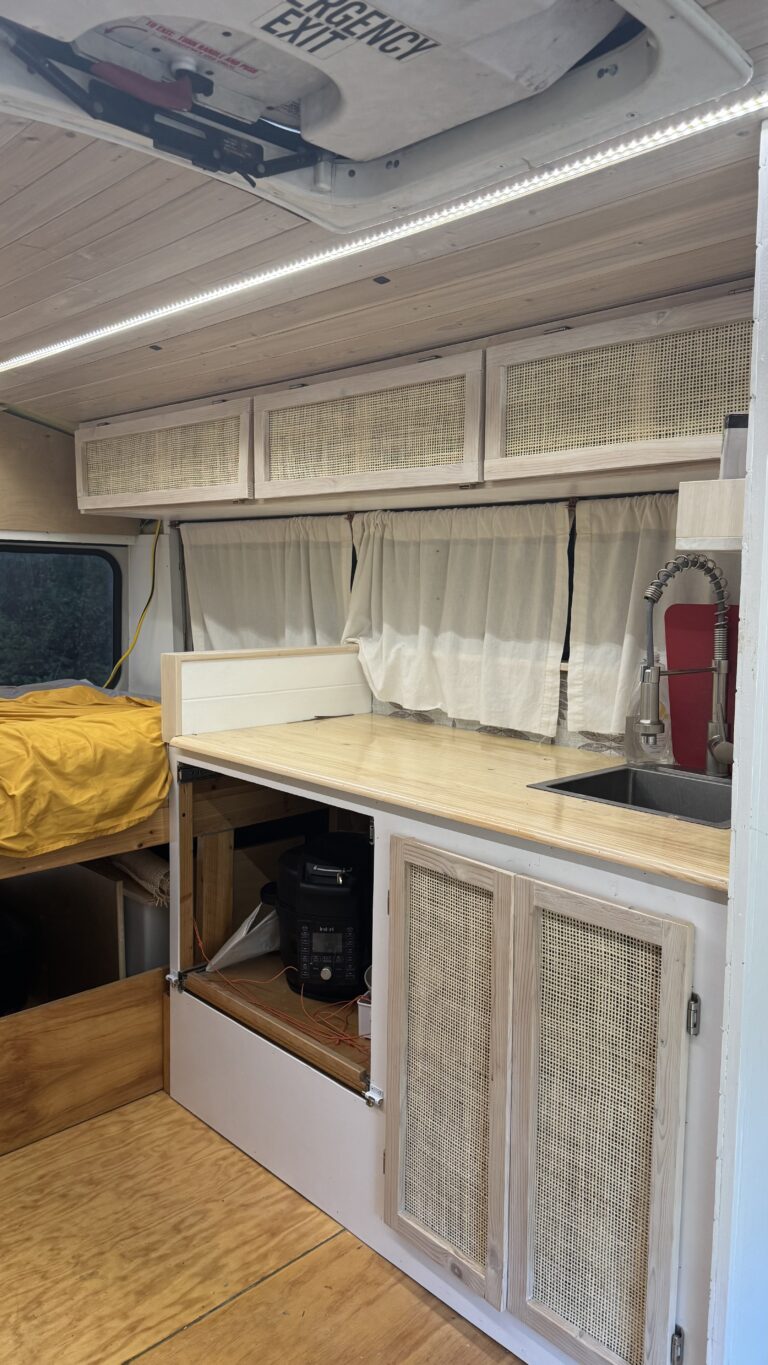 Simple and robust 4 window short skoolie conversion fully offgrid ...