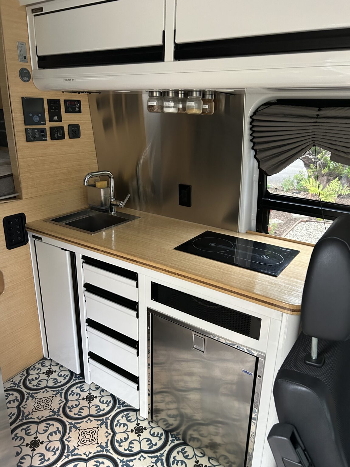 🚐 $105,000 2018 Sprinter 170 EXT 4x4 | RB Components | Full Wet ...