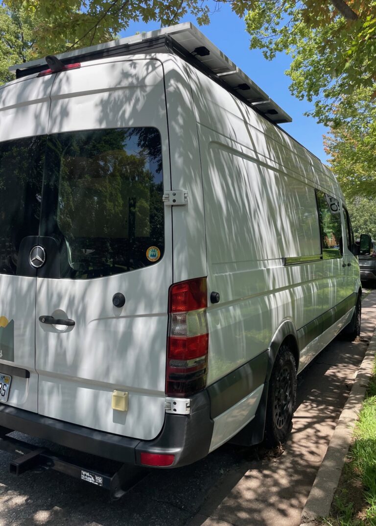 Off-grid Mercedes Sprinter - Vanlife Trader