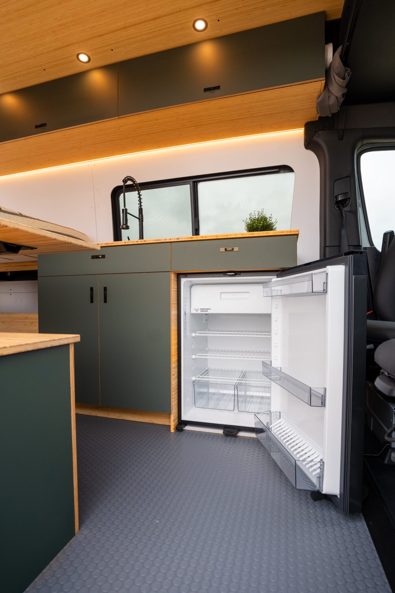 2025 Geotrek Bear Peak Sprinter 144 AWD - Vanlife Trader