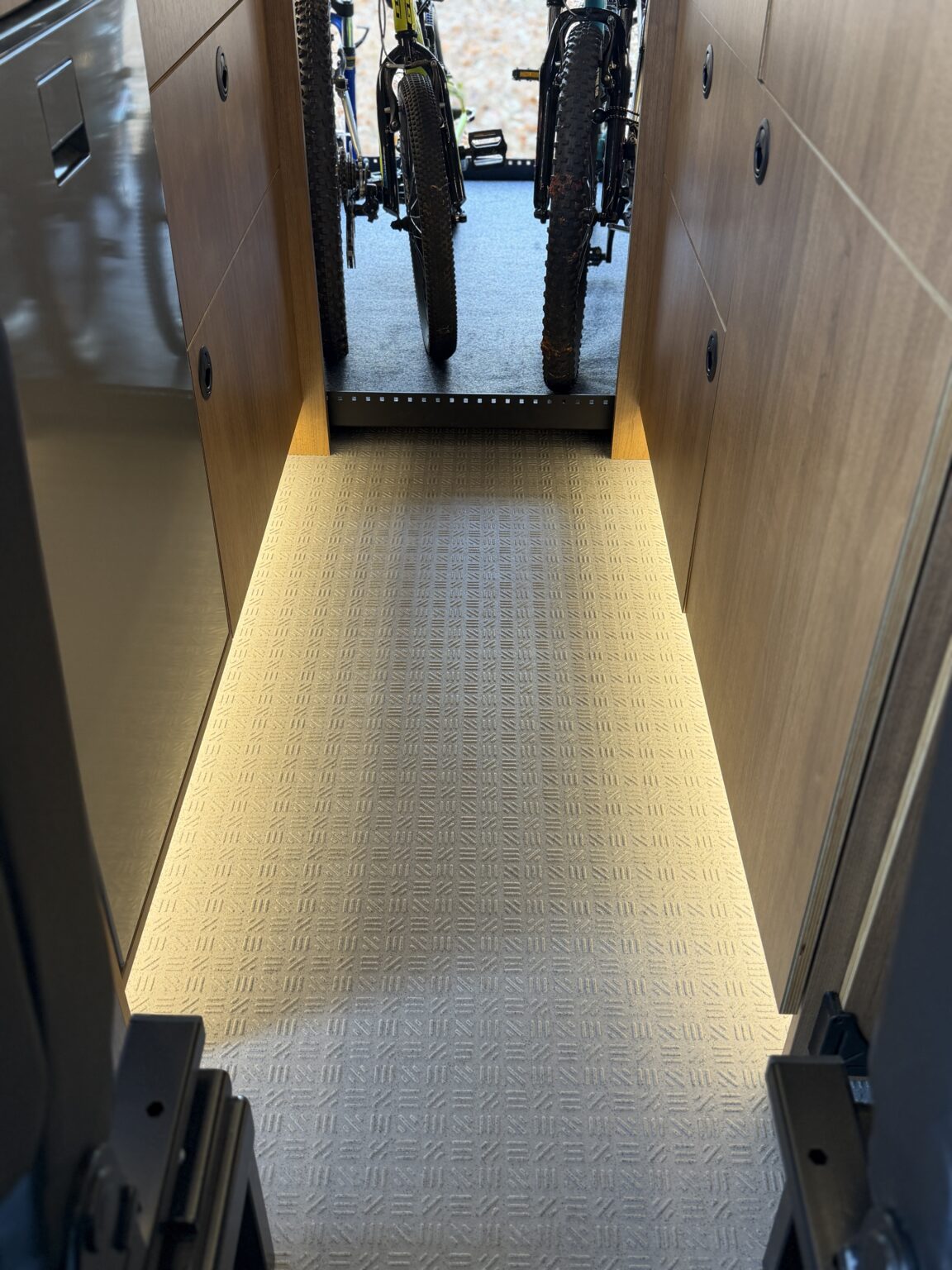 Mercedes Sprinter 4 Person 170″ AWD - Vanlife Trader