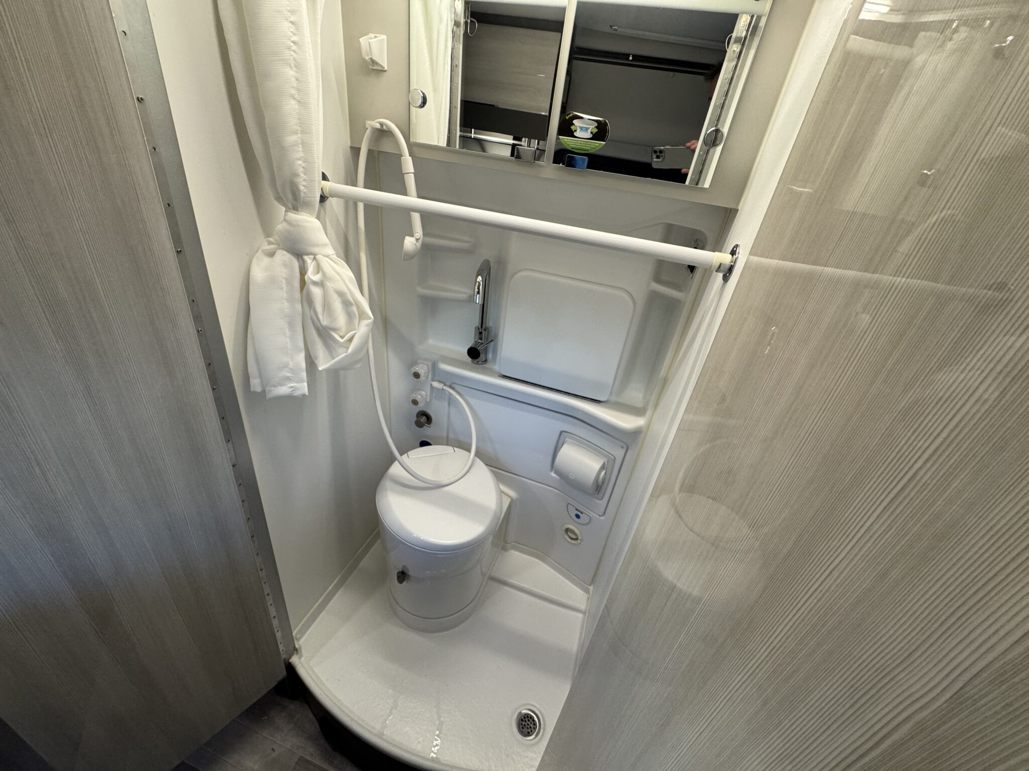 2023 Thor Sanctuary 19p 2WD Only 2k Miles - Vanlife Trader