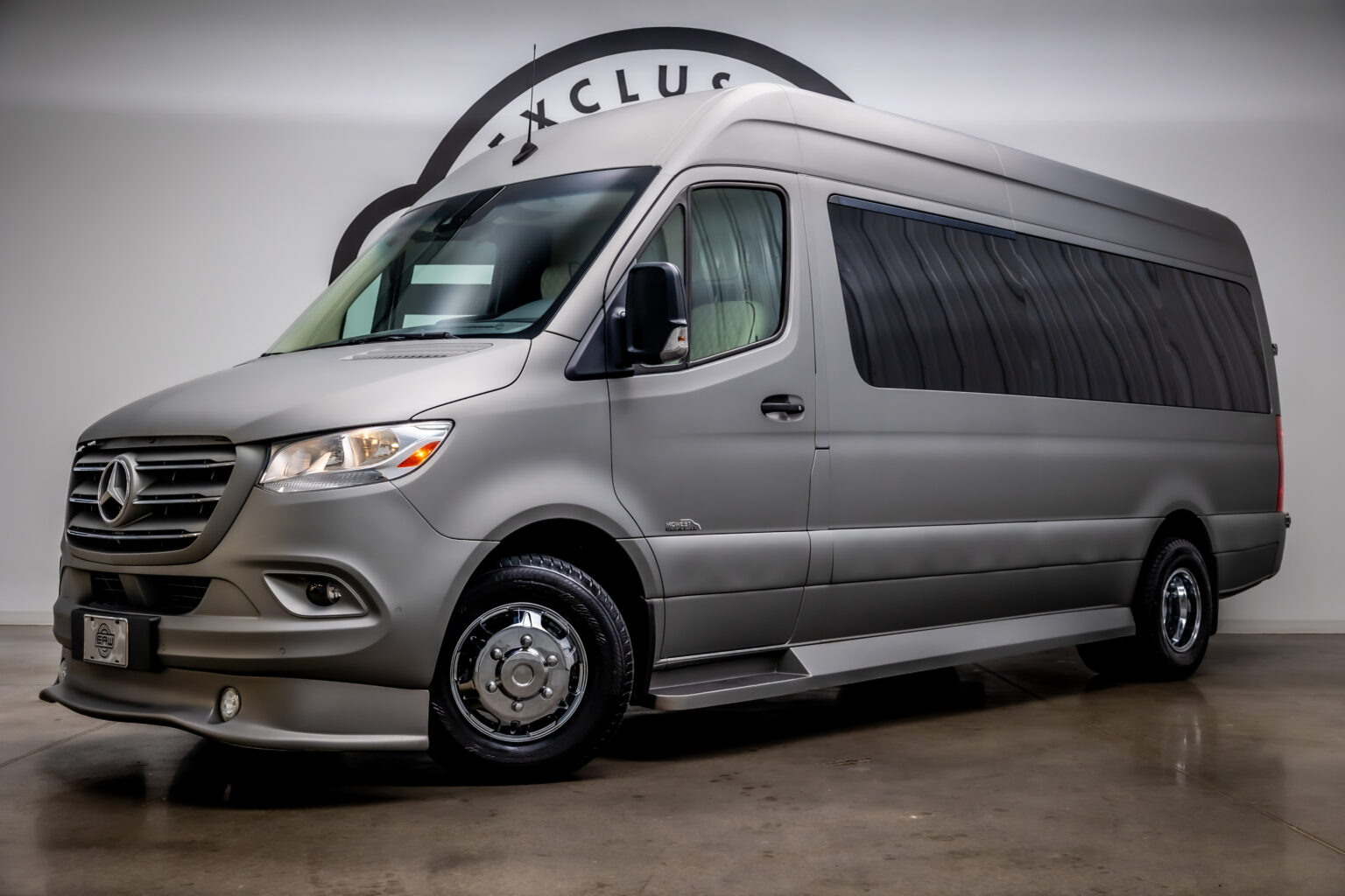 2022 Mercedes Sprinter w solar, shower, rear 12V AC (off grid capable ...