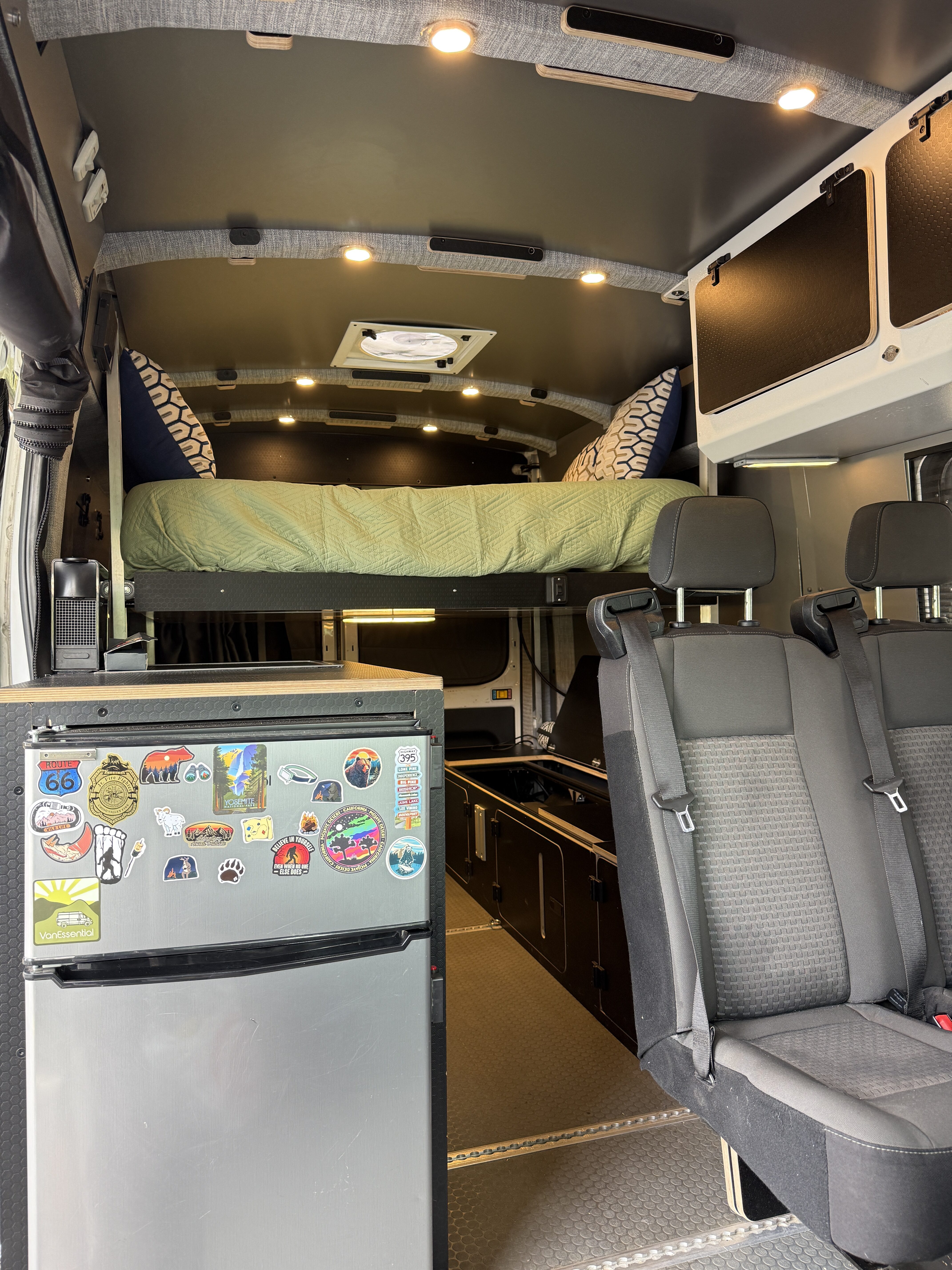 Ford Transit 10Kwh+400w Solar 18g clear+18g gray, motorized lift bed ...